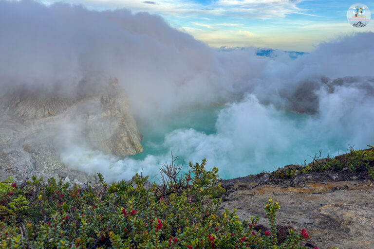 Hiking to Ijen Crater in Java - An Unforgettable Adventure
